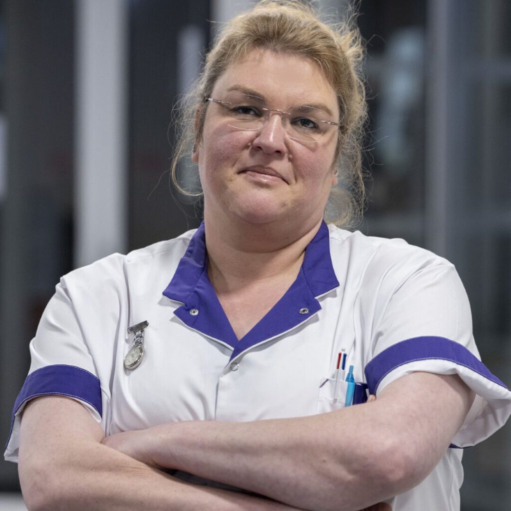 Zuster Toos – Ik zet mijn beste beentje voor!